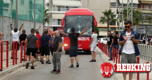 Η πρώτη... εμφάνιση του Θρυλικού πούλμαν! - ΠΟΛΟ - REDKING