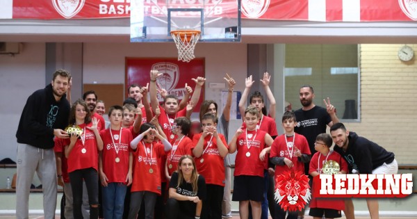 ΟΝΕ ΤΕΑΜ με «Παπ», Σάσα, παιχνίδια και πολλά χαμόγελα (photos ...